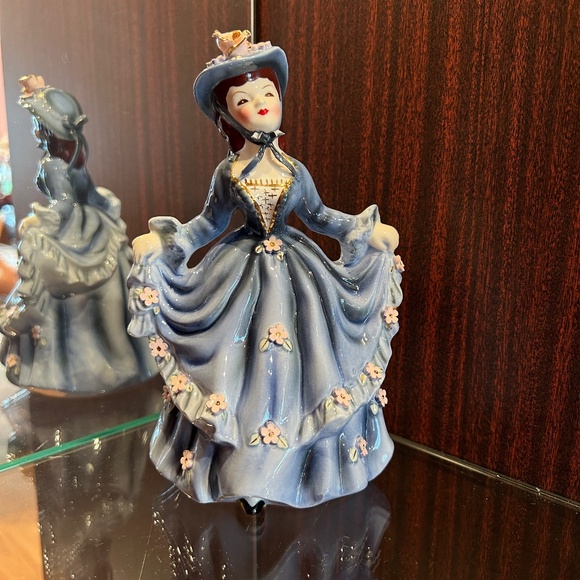 Lefton | Art | Vintage Lefton Victorian Figurine Louisa Dated 955 ...